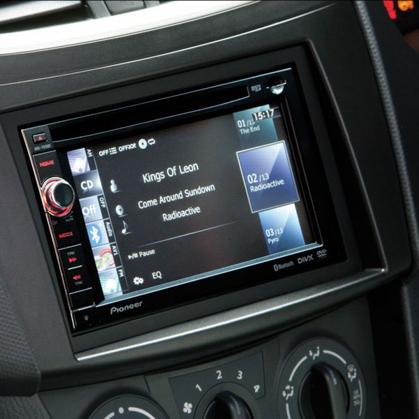 Pioneer Multimedia Unit (AVIC-F930BT)